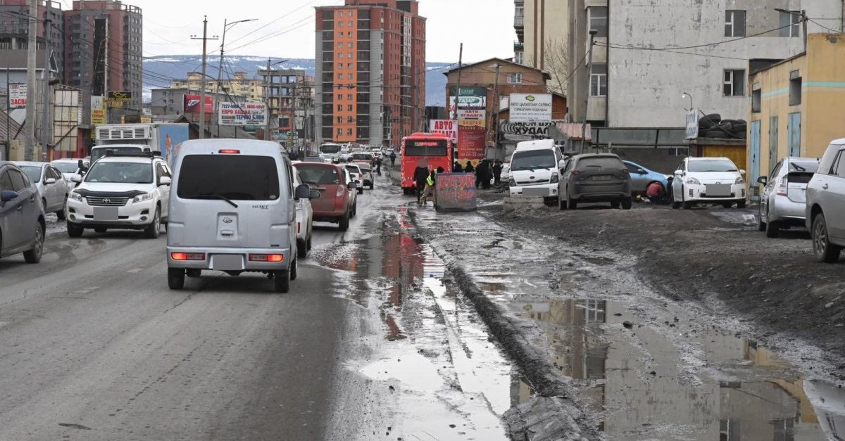 Х.Нямбаатар: Явган хүний хуучирсан зам, эмтэрсэн бродюрийг солих ажил үргэлжилнэ · Dorgio.mn