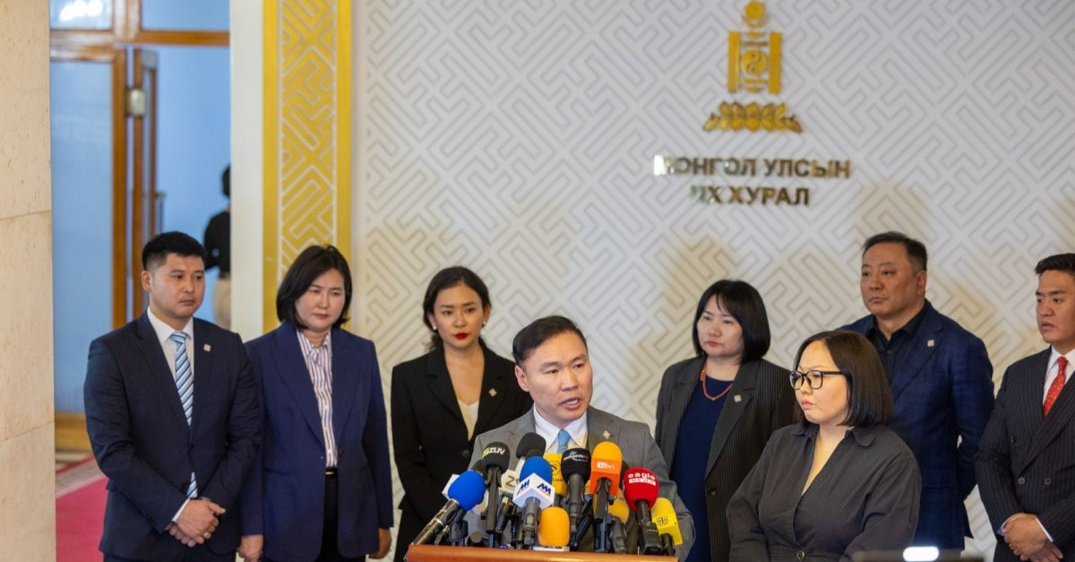 АН-ын бүлэг: Ерөнхий сайд уучлал гуйна гэдэг аймшигтай зүйл биш · Dorgio.mn