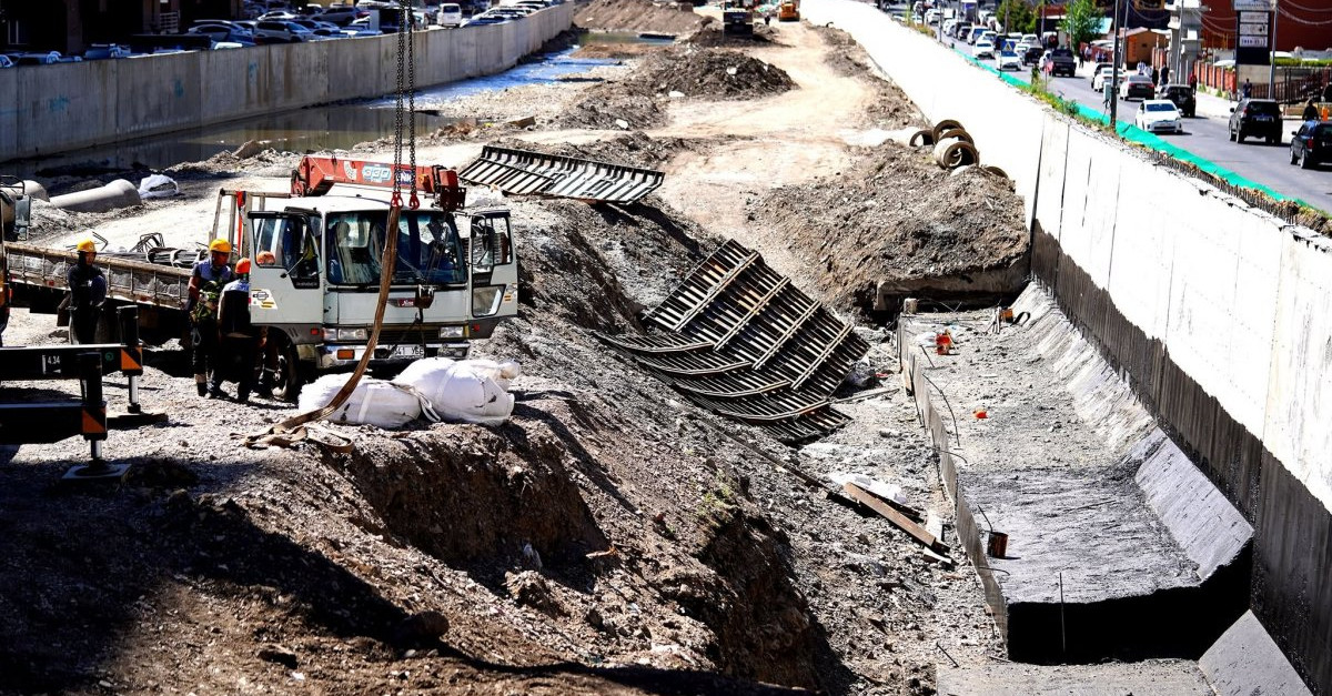 Сэлбэ голын бетонон хана дагуу ногоон байгууламж, гэрэлтүүлэг, явган хүний зам болон дугуйн зам ...