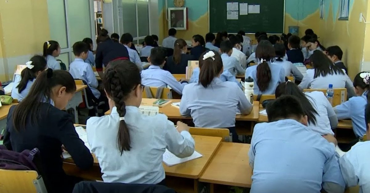 Монголд сургууль хүрэлцээгүй, Солонгост сургуулиуд хүүхэдгүй болж хаагдаж байна · Dorgio.mn