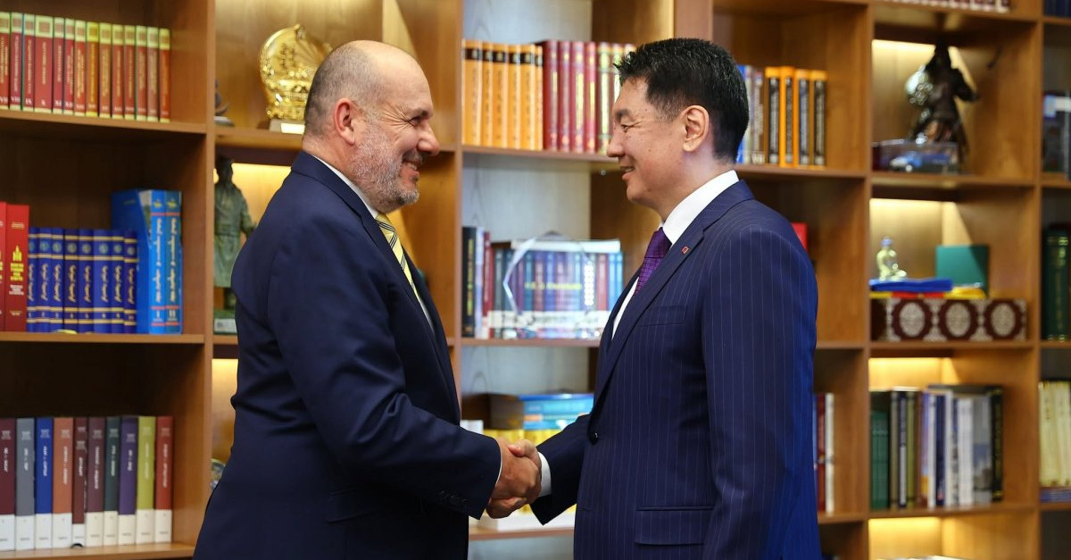 Ерөнхийлөгчийн ивээл дор Нөмрөгийн дархан цаазат газарт тахь нутагшуулах төсөл хэрэгжүүлнэ ...