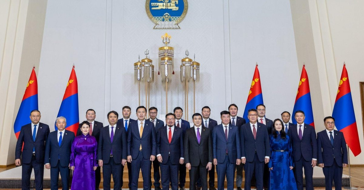 МАН урвагчдын засаг байгуулж улс төрийн шившиг боллоо · Dorgio.mn