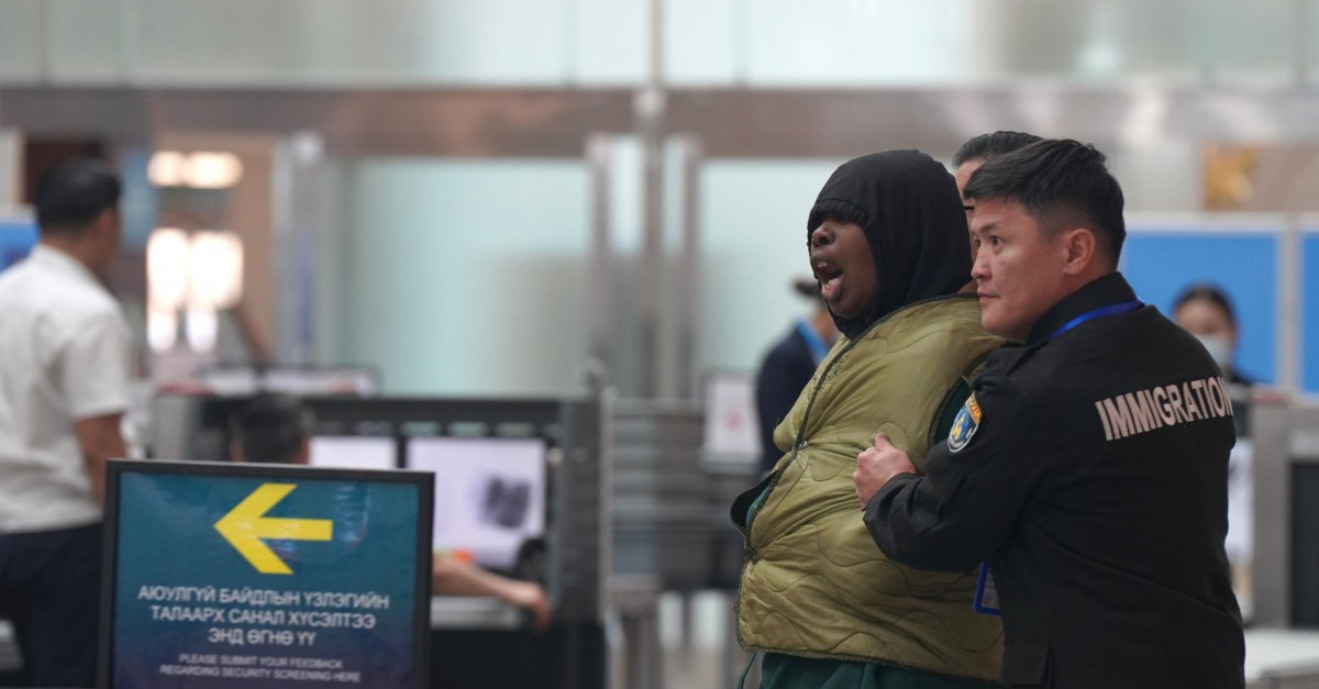 Албадан гаргах ажиллагаанд нь санаатай саад учруулсан Шведийн Хаант Улсын иргэнийг хуяглан ...