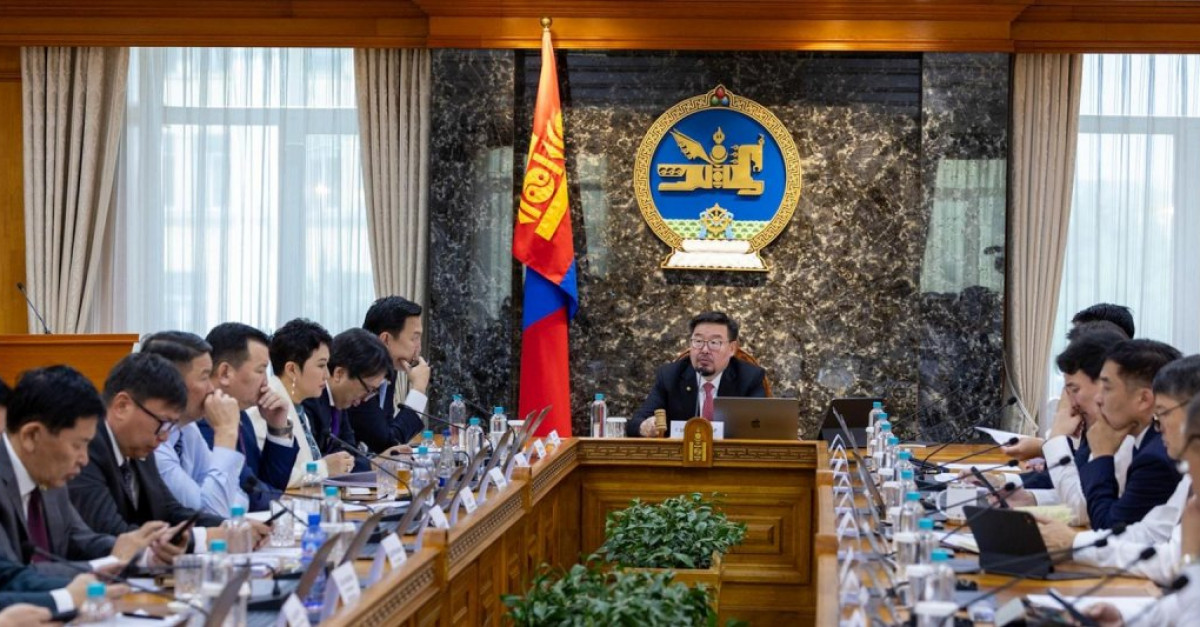 Гурван жилийн өмнө халах, 36 сарын тэтгэмж өгөх хоёрын аль нь төсөвт хортой вэ?! · Dorgio.mn