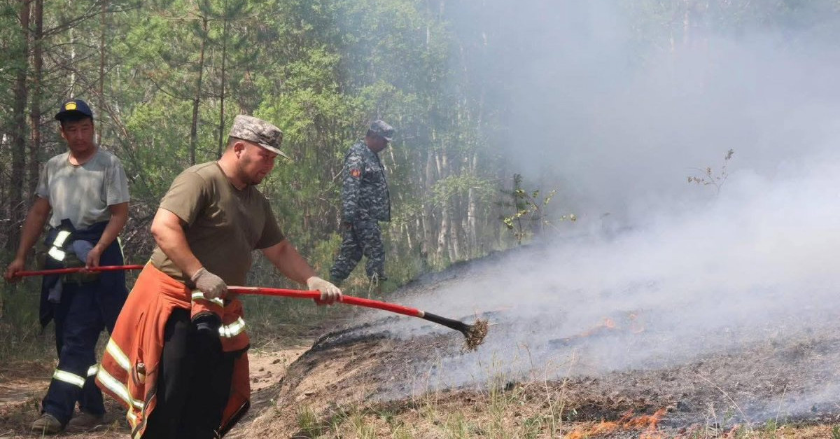 Ой хээрийн дөрвөн түймрийг унтрааж, зургаан түймрийг цурманд оруулжээ · Dorgio.mn