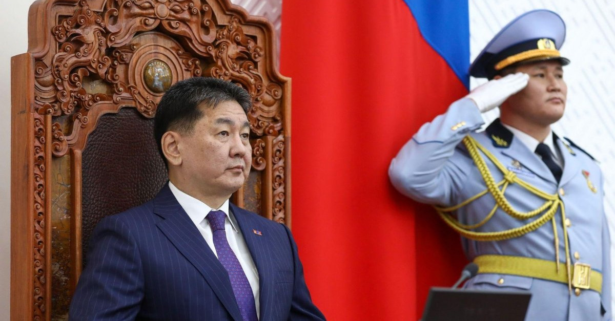 Ерөнхийлөгч яагаад чуулган руу оров? · Dorgio.mn