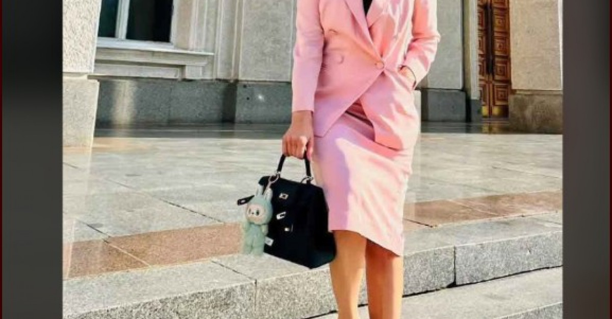 Ц.Санжаалхам: Бүсгүйчүүд бид бие биенээ өөлж гоочлохын оронд дэмжиж, хүчирхэгжүүлэхийг урьтал ...