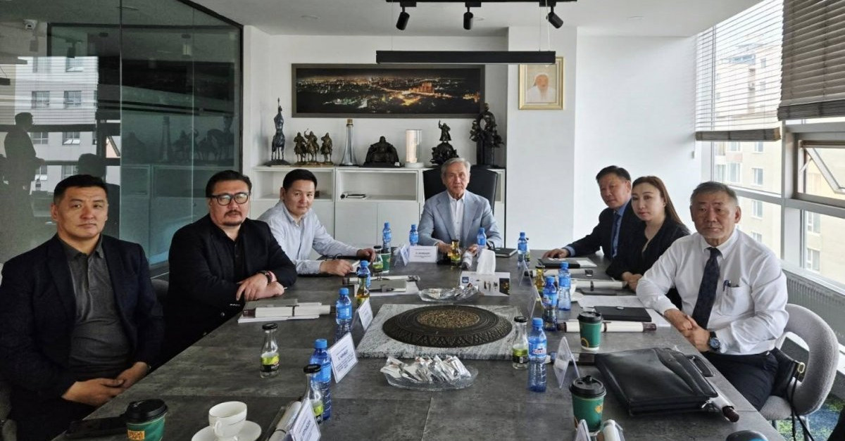 Хархорум хотын зөвлөлийн даргаар Ерөнхийлөгч асан Н.Энхбаяр ажиллана · Dorgio.mn