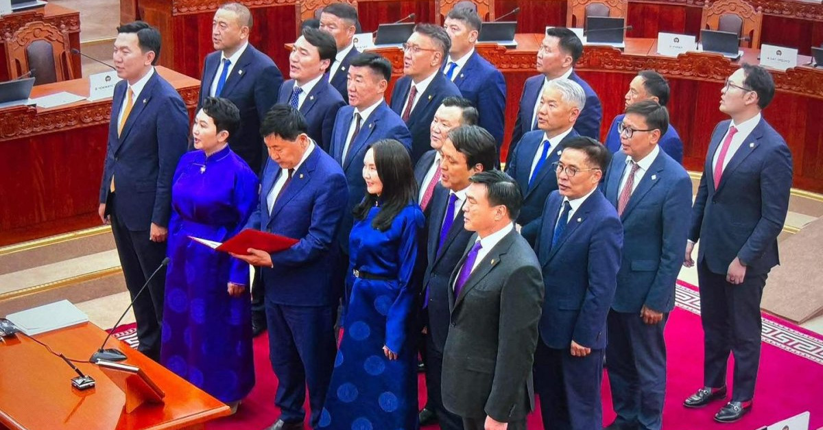 Засгийн газрын гишүүдийг томилж, Засгийн газрын гишүүд Улсын Их Хуралд тангараг өргөв · Dorgio.mn