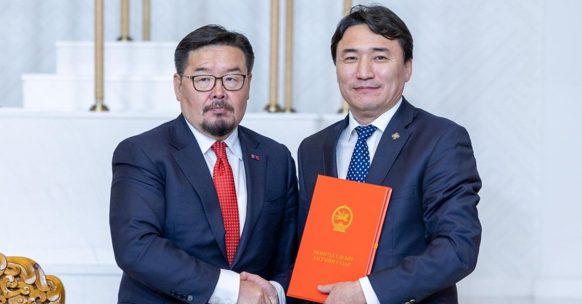 Г.Дамдинням “Ухаа худаг”-ийг хамгаалах үүрэгтэйгээр Уул уурхайн сайдаар очиж байгаа · Dorgio.mn