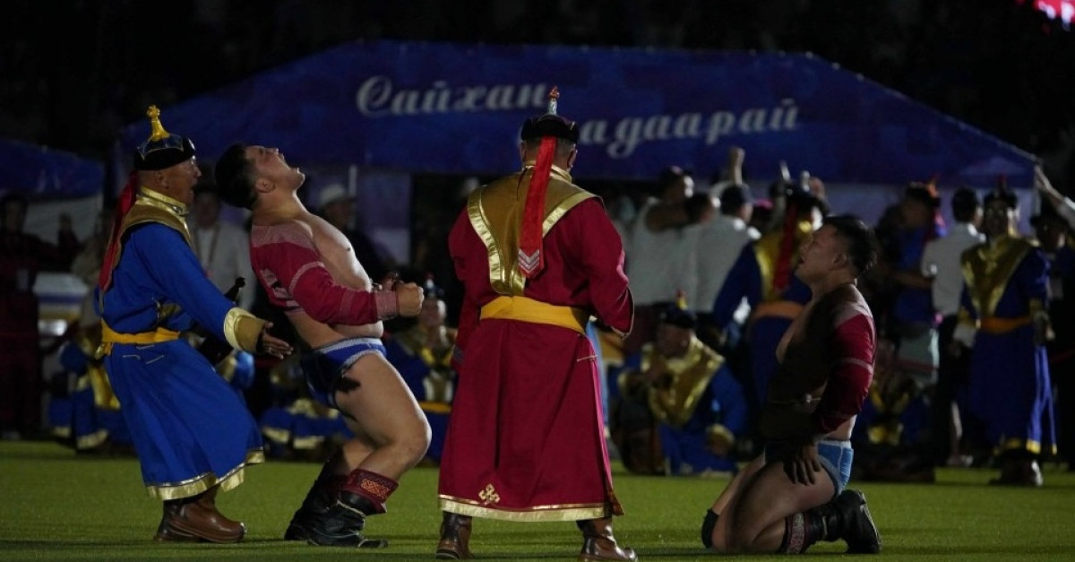 76 жилийн дараа Баянхонгор аймгаас улсын наадмын түрүүг авчирсан Э.Батмагнай АРСЛАН цолтон ...