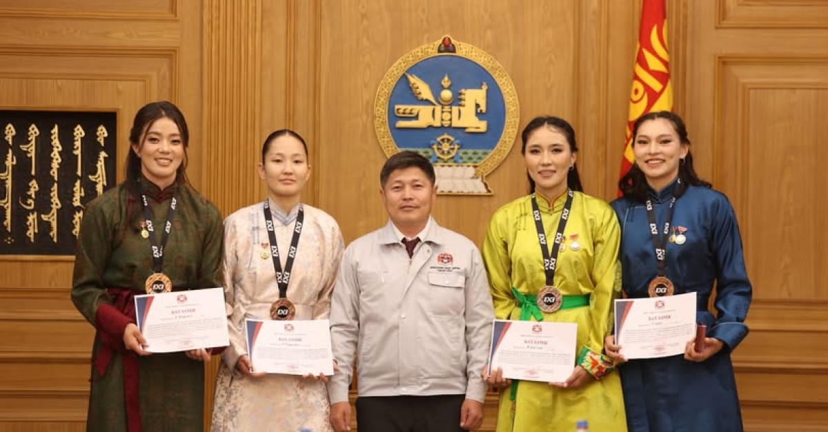 Хотын дарга Х.Нямбаатар Монголын 3x3 сагсан бөмбөгийн Үндэсний шигшээ ...