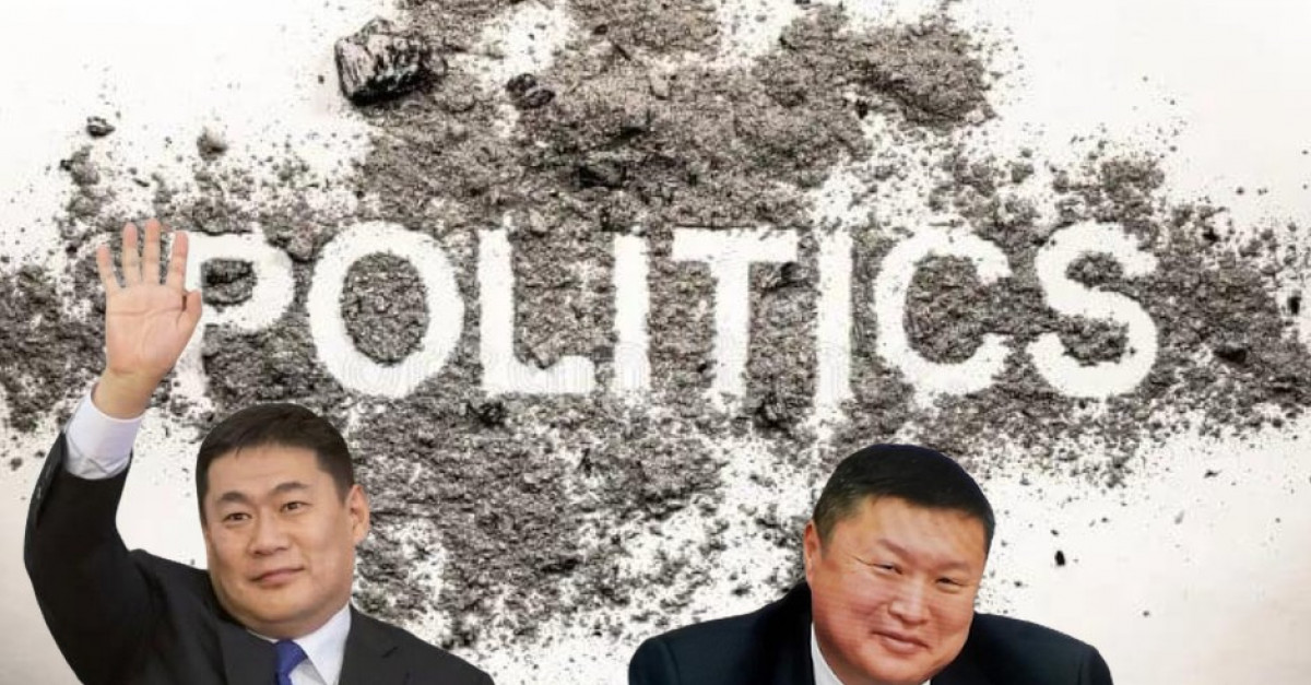 Хувьчлал яригдаж, Б.Хурц яриад эхэлсэн нь “...Л.Оюун-Эрдэнийн үе дууссан” гэдгийг зарлаж буй ...