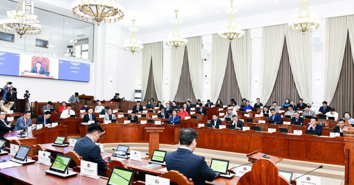 МАН найтааж Монгол ханиажээ, хатгаа болчих вий?! · Dorgio.mn