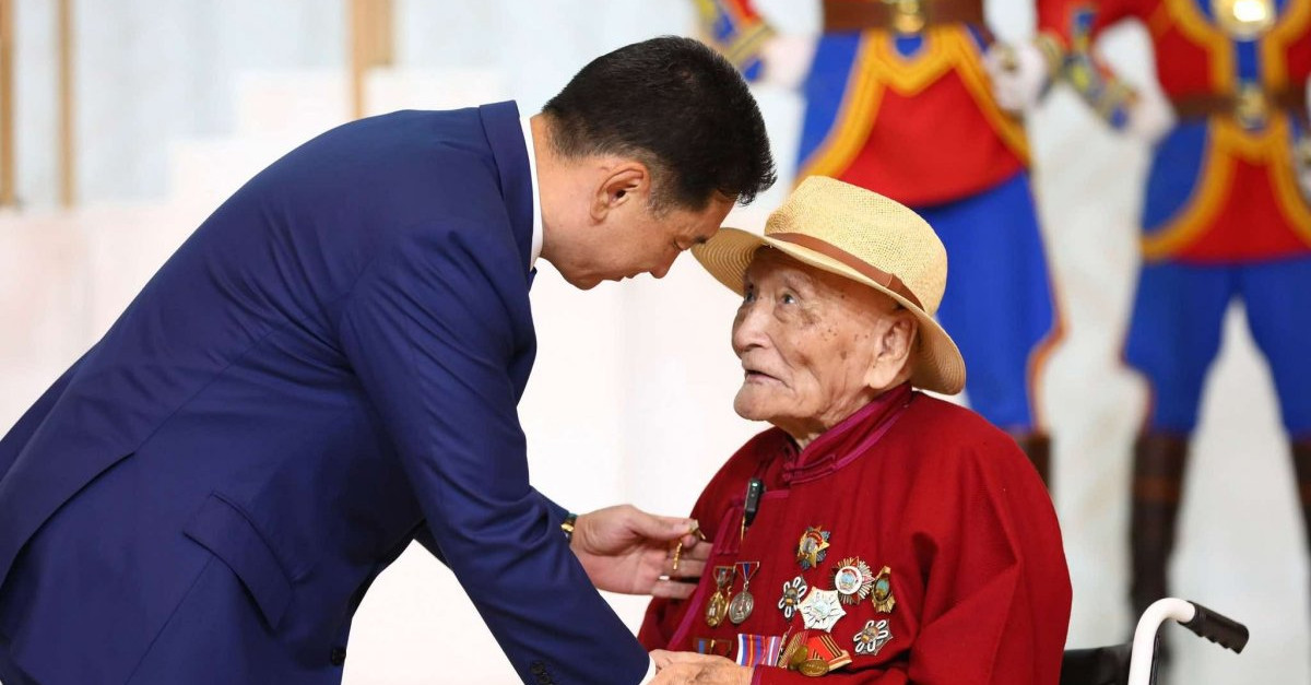 Чөлөөлөх дайны ахмад дайчин Ундрахын Доржпаламд Монгол Улсын баатар цол хүртээлээ · Dorgio.mn