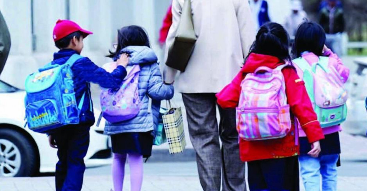 Б.Хандсүрэн: Эцэг эхчүүд “Миний хүүхдийг нүднээс далд яаж байгаа бол” гэсэн хардалттай байдаг ...