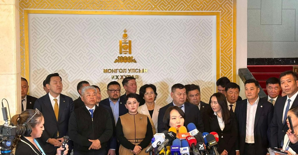 УИХ-ын дарга Д.Амарбаясгаланг ажлаа өгч, шалгуулахыг шаардаж 22 гишүүн мэдээлэл хийлээ · Dorgio.mn
