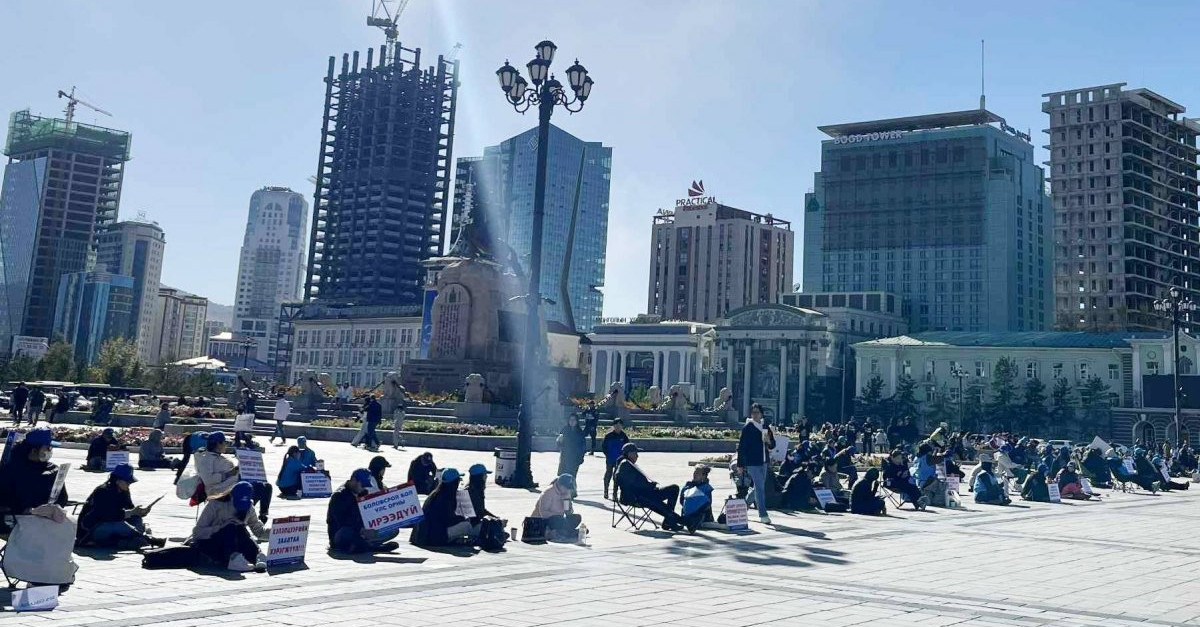 Багш нар баярын өдрөөрөө ээлжит тэмцлээ өрнүүлэв · Dorgio.mn