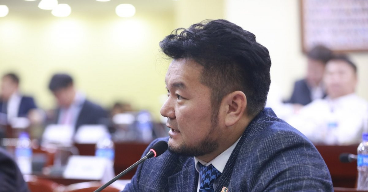 ПРОКУРОР: НИТХ-ын төлөөлөгч Б.Эрдэнэсүхийг гэр бүлийн хүчирхийлэл үйлдсэн хэрэгт яллагдагчаар ...