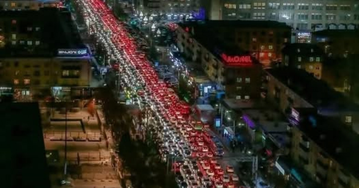 Өчигдрийн түгжрэл зам тээврийн 12 осол гарснаас үүдэлтэй гэв · Dorgio.mn